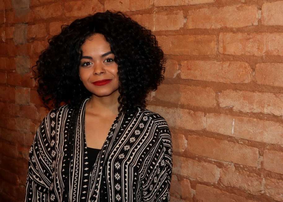 Ananda Jacques lança single nesta sexta, às 22h, em show no Maloca